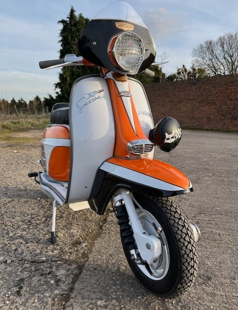 LAMBRETTA SX200 1966 "SUPERTUNE" REPLICA – Disco Dez Scooters